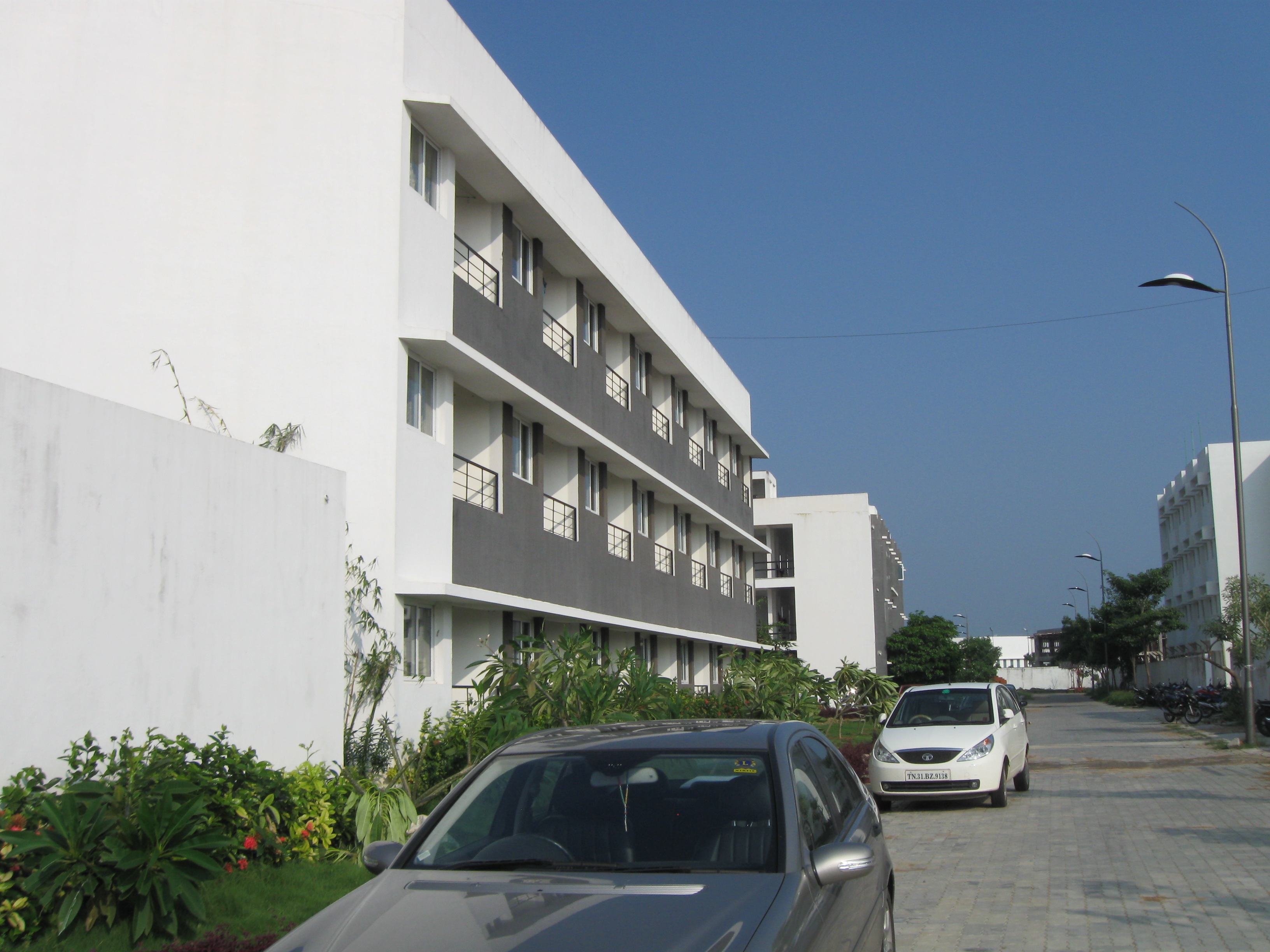 GREAT-LAKES-MSH-FACADE-1 – Varsha and Pradeep Architects